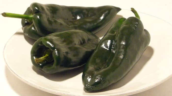 Poblano Peppers: Type, Scoville, Flavor, Uses, Benefits